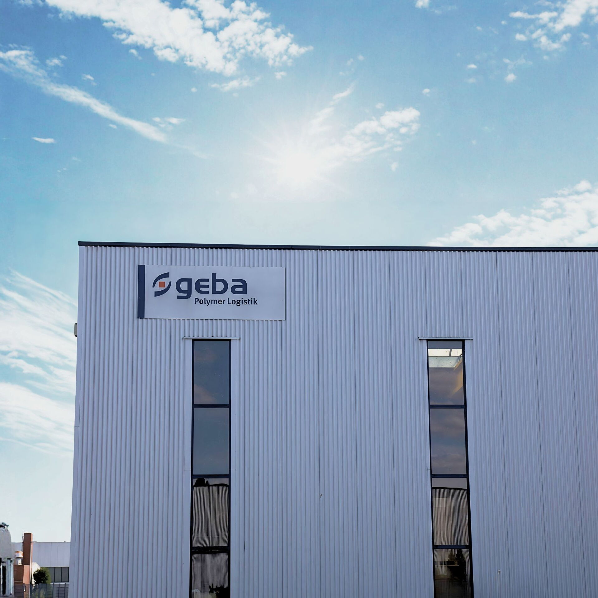 GEBA Logistik – Effiziente Lieferung & Lagerung von Kunststoffgranulat ...